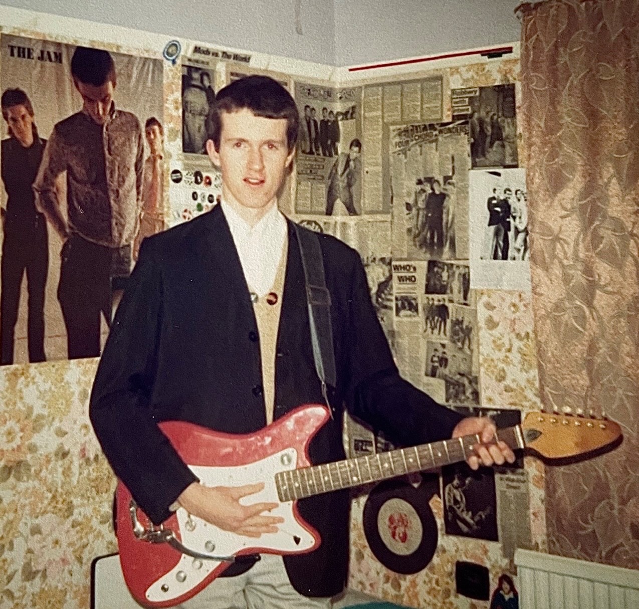 Ch 2: 1980 – 1983 John Mohan ‘Guitar In My Hands’ – Indie Through The ...